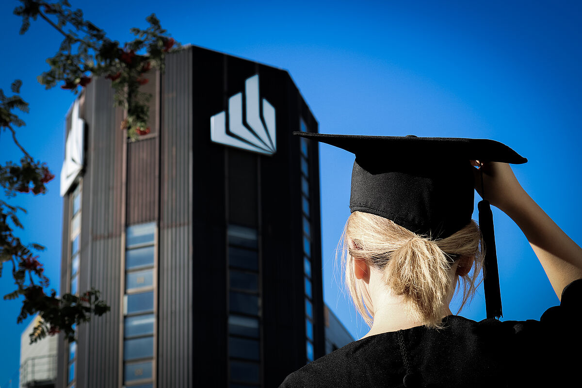 Fakultät für Kulturwissenschaften verabschiedet Absolvent*innen ...