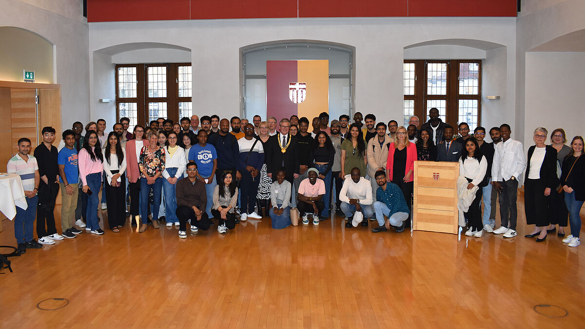 Bürgermeister Michael Dreier begrüßt internationale Studierende in ...